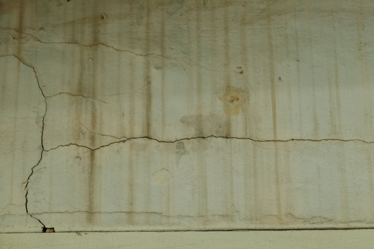 How to Fix Ceiling Cracks